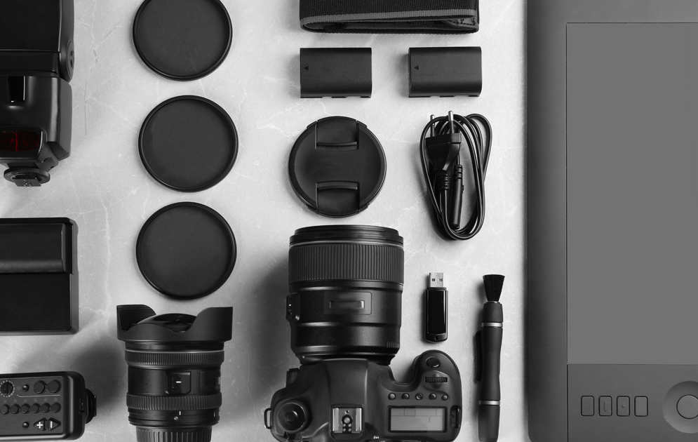 7 Essential Camera Gear Items Every Beginner Photographer Needs – CAMSKNS